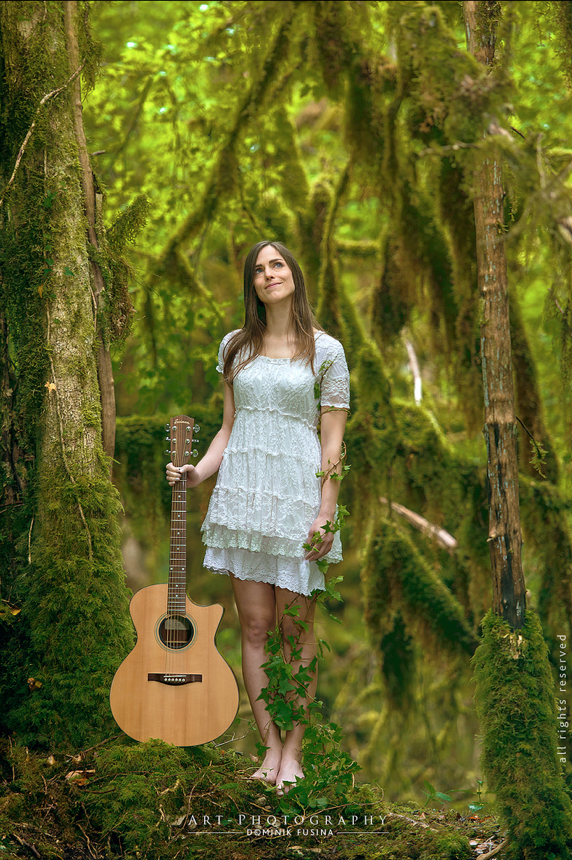 Elina artiste auteur compositeur interprète guitariste chanteuse